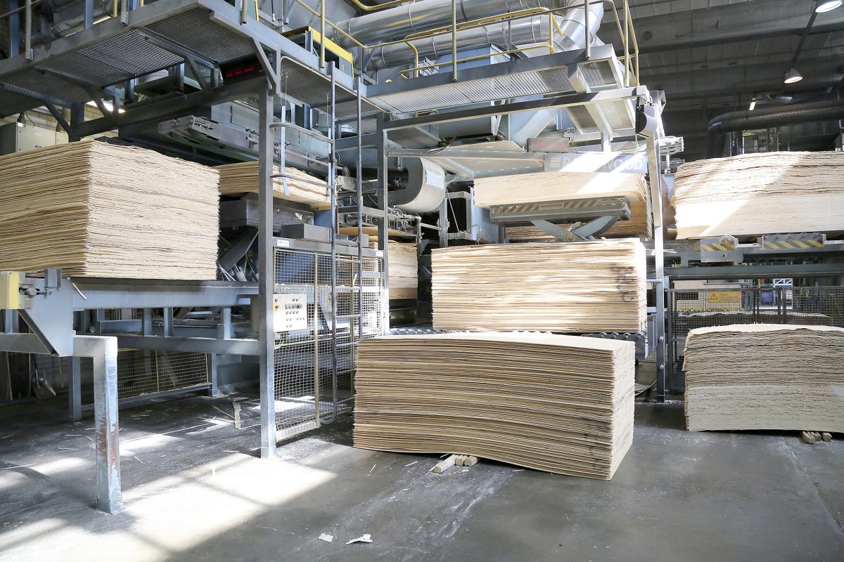 UPM Plywood vähentää toimihenkilöiden tehtäviä | Ristiinalainen